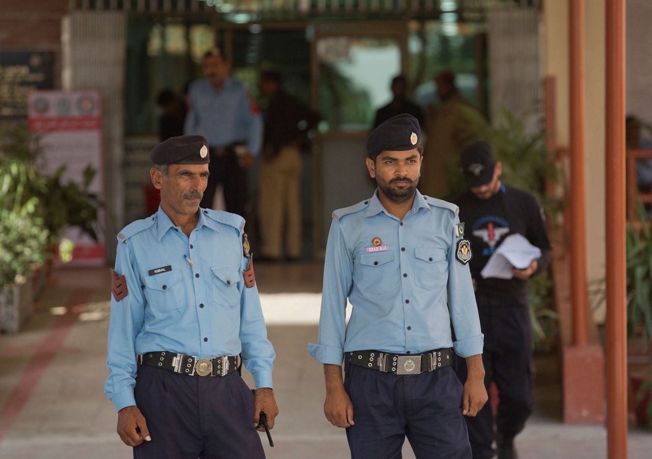 Pakistan ex-PM returns to prison after heart scare