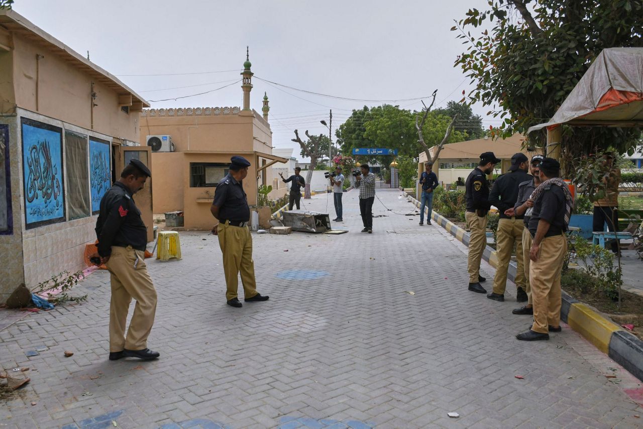 Over 100 inmates escape from a Pakistan prison after an earthquake ...