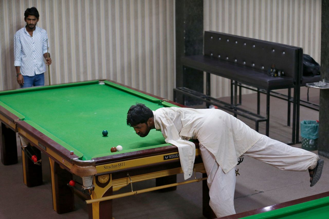 No arms, no issue for Pakistan snooker player Mohammad Ikram