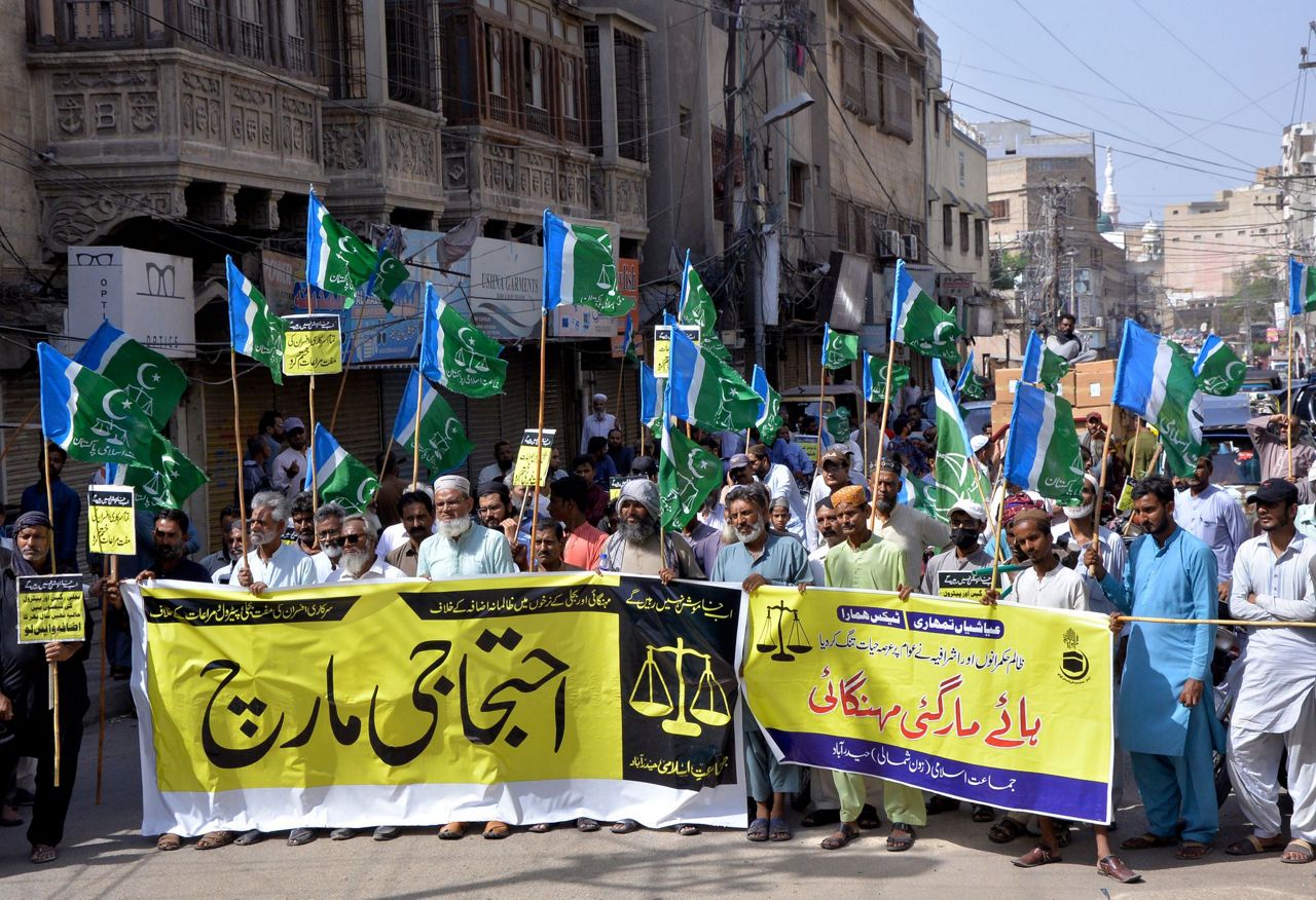 Pakistani traders strike countrywide against high inflation and utility ...
