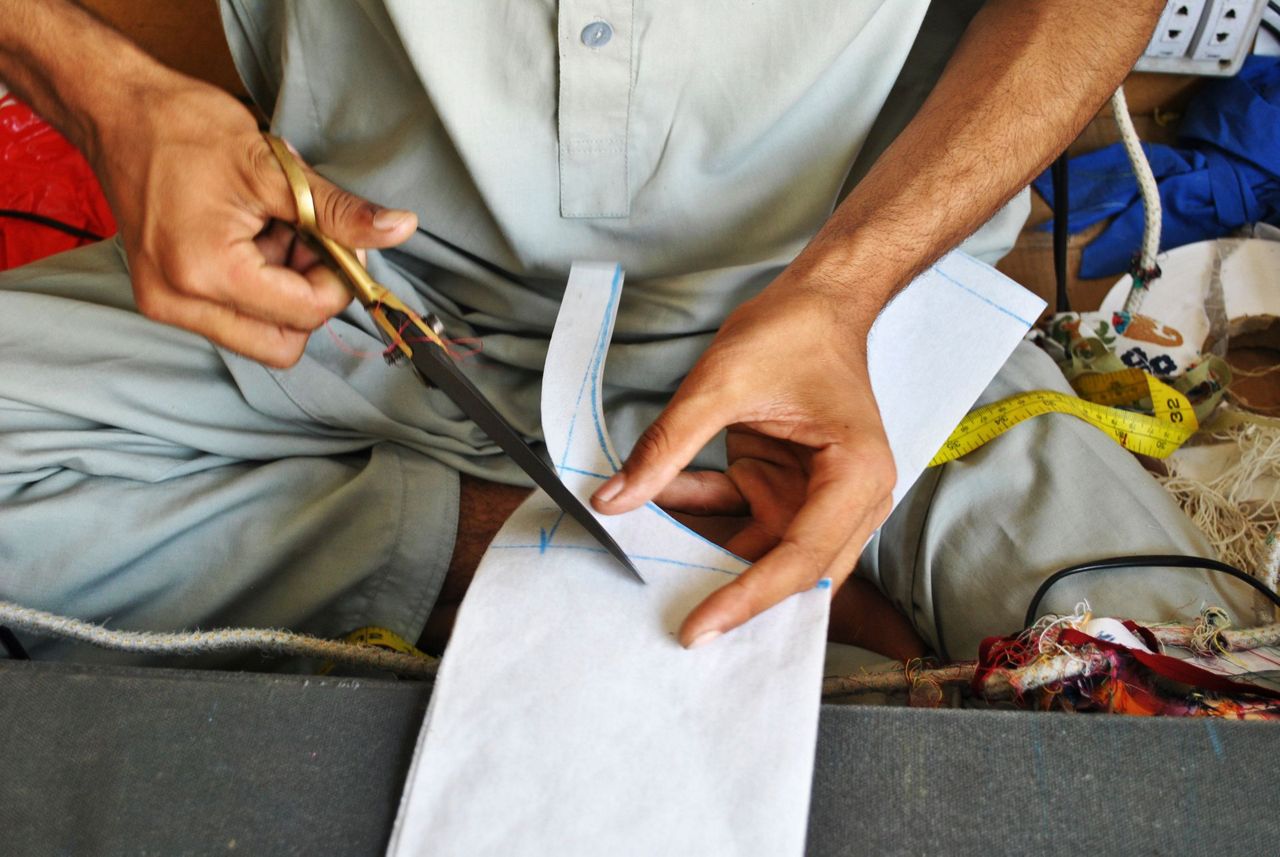 AP PHOTOS: Inside the changing world of a Pakistani tailor