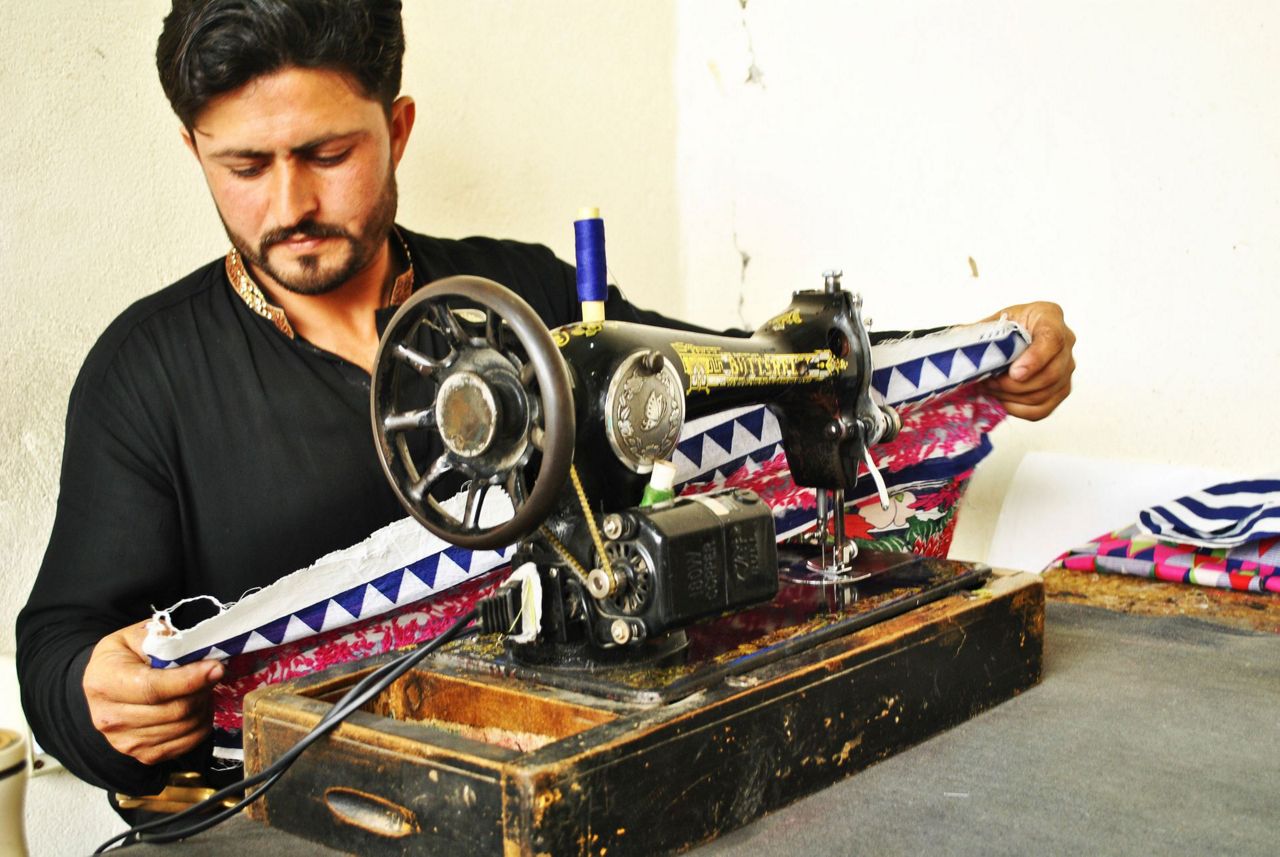 AP PHOTOS: Inside the changing world of a Pakistani tailor