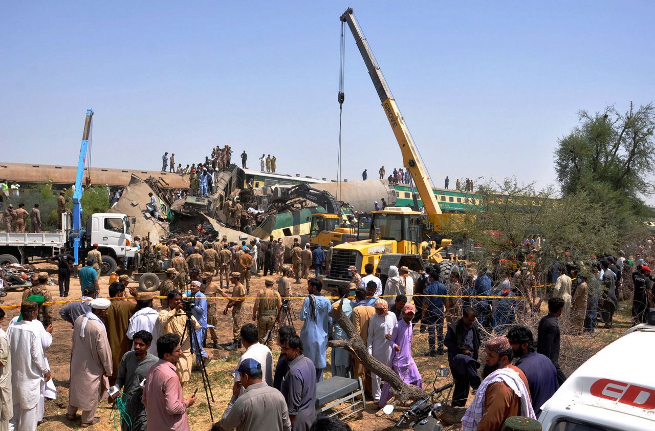 Officials: 2 trains collide in southern Pakistan, killing 25