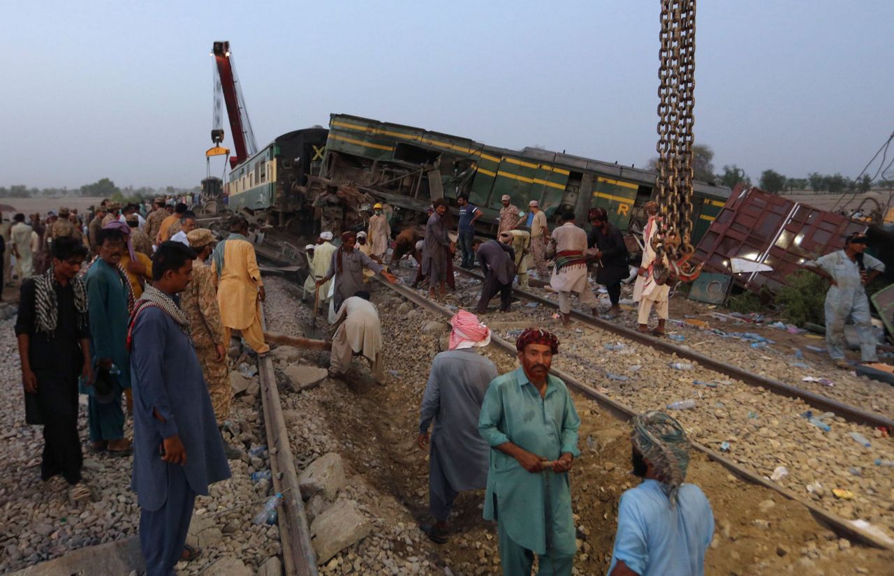 Officials: 2 trains collide in southern Pakistan, killing 25