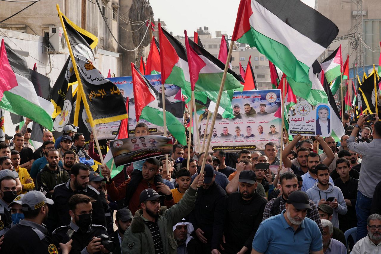 Israeli police clash with rock-throwers at major holy site
