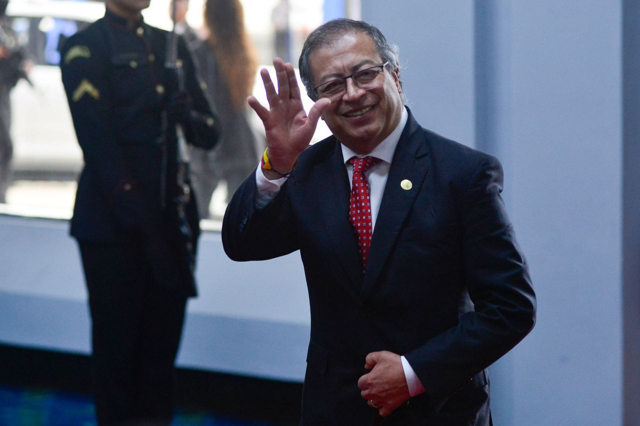 José Raúl Mulino sworn in as Panama's new president, promises to stop ...