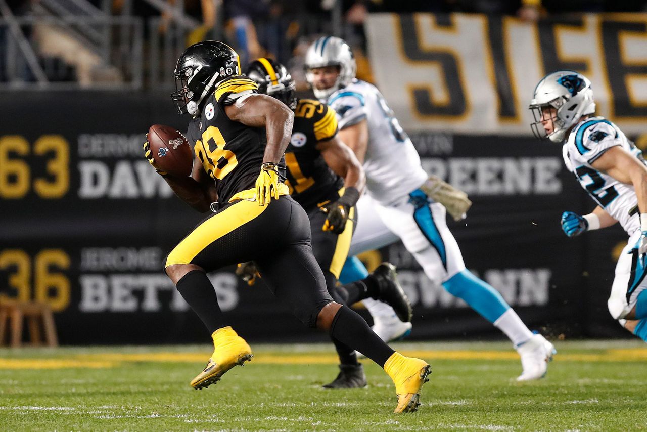 Roethlisberger throws for 5 TDs, Steelers rip Panthers 52-21