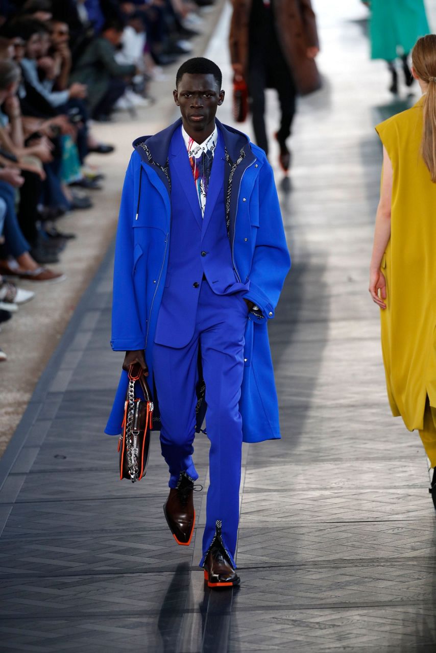 Dior brings art to Paris fashion for sculpted men's show