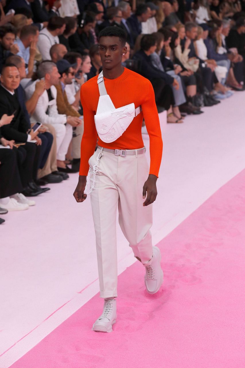 Dior brings art to Paris fashion for sculpted men's show