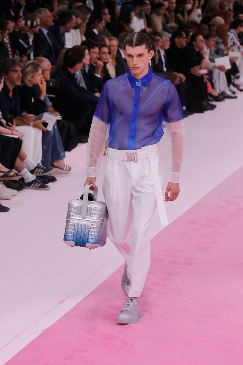 Dior brings art to Paris fashion for sculpted men's show