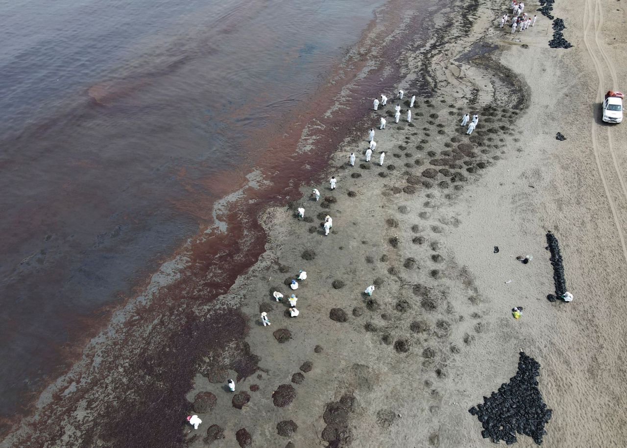 Peru: 21 beaches polluted by spill linked to Tonga eruption