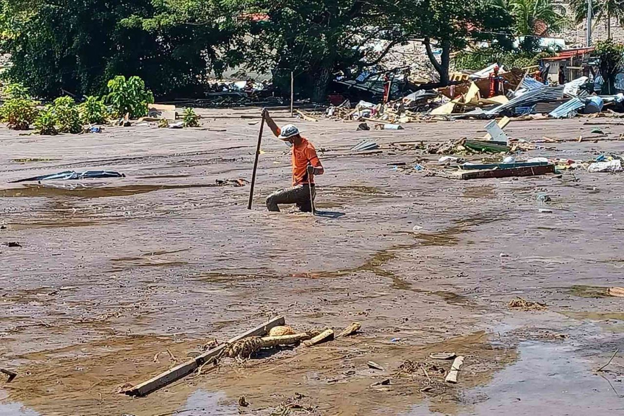 Nearly 100 dead, dozens missing in storm-ravaged Philippines Nearly 100 dead, dozens missing in storm-ravaged Philippines