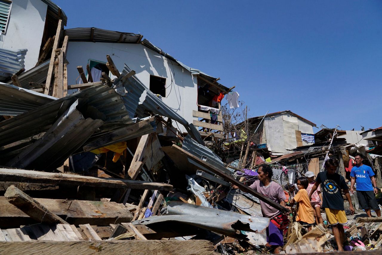 Typhoon leaves 31 dead, many homes roofless in Philippines