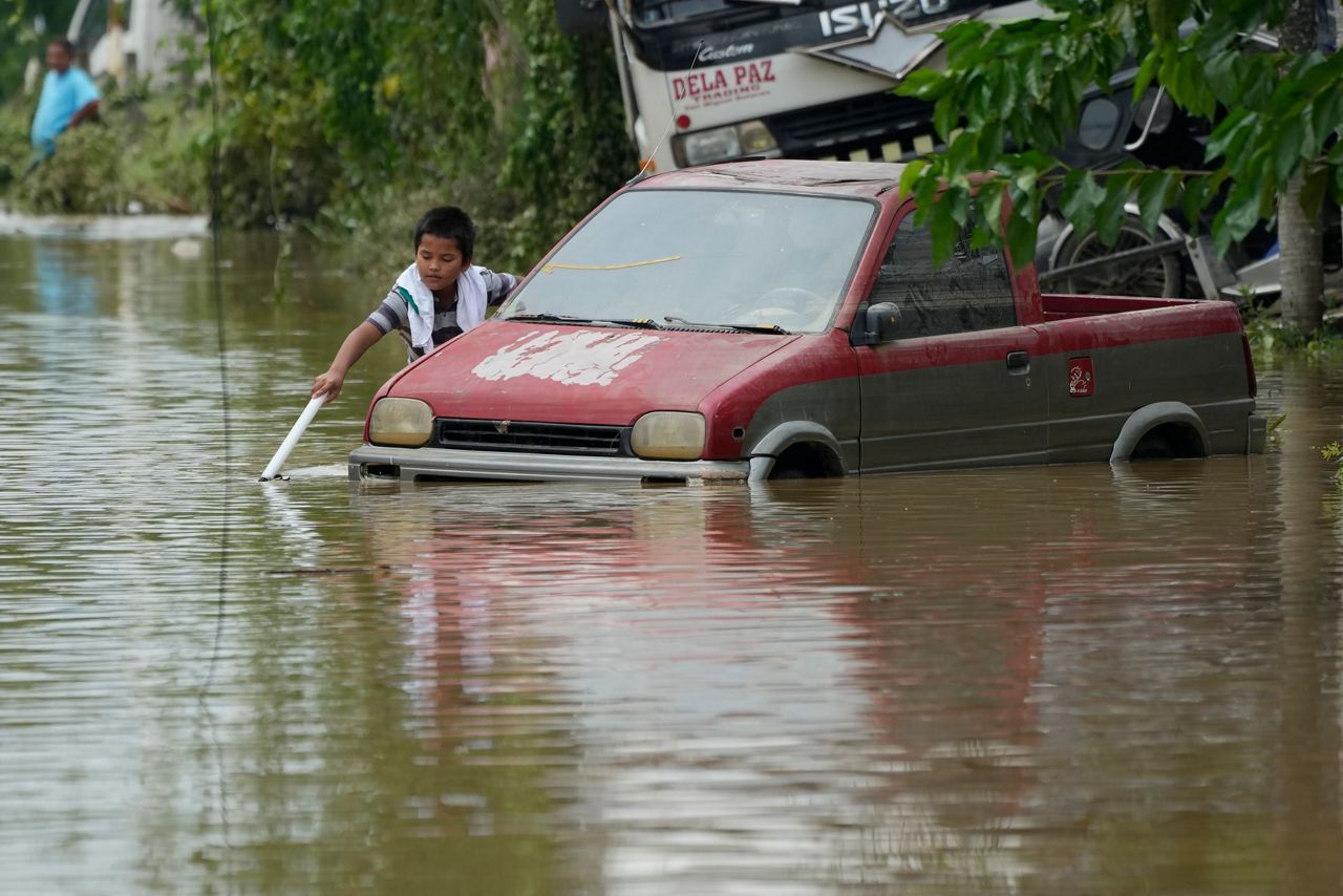 Powerful typhoon leaves 5 rescuers dead in north Philippines