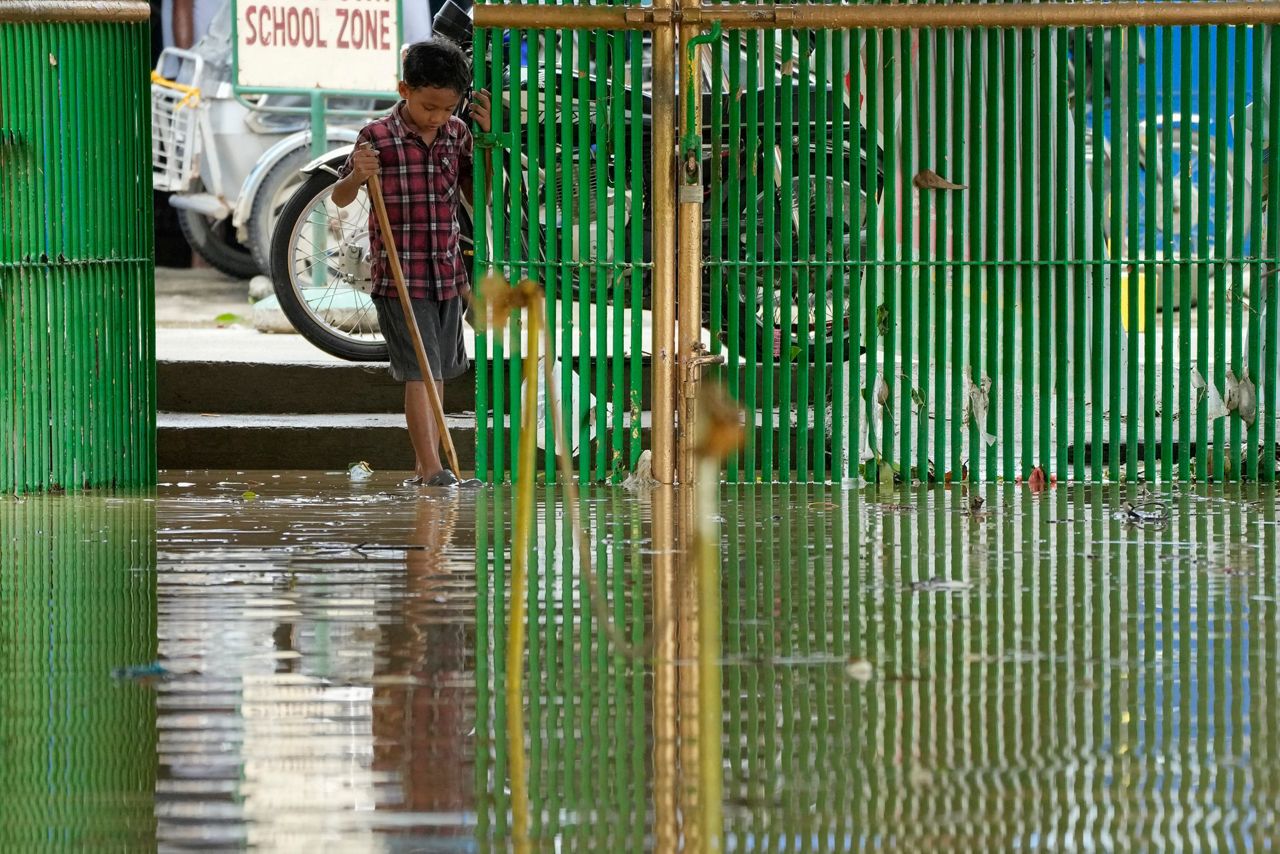 Powerful typhoon leaves 5 rescuers dead in north Philippines