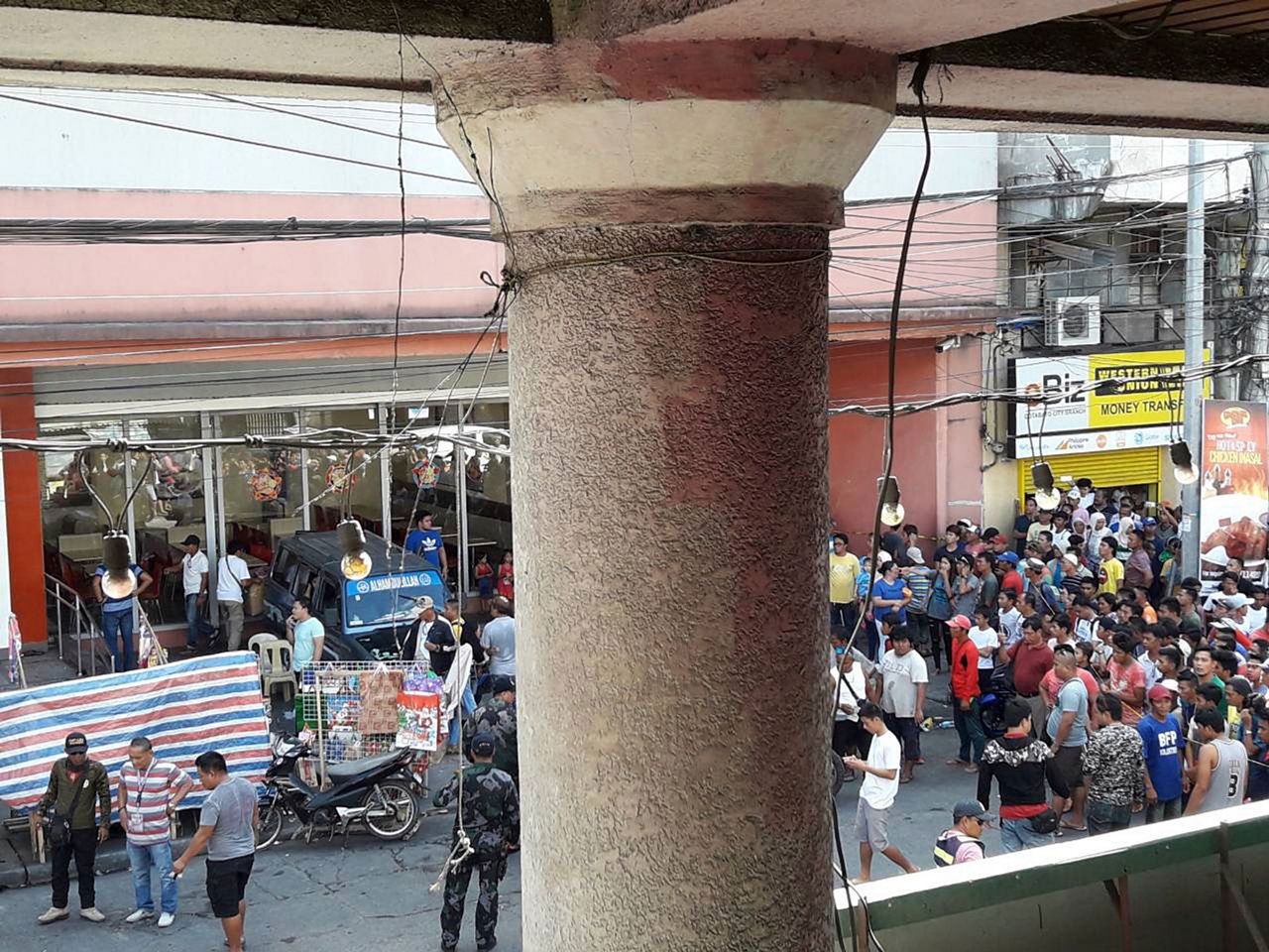 2 dead, 21 wounded in bomb blast at Philippine shopping mall