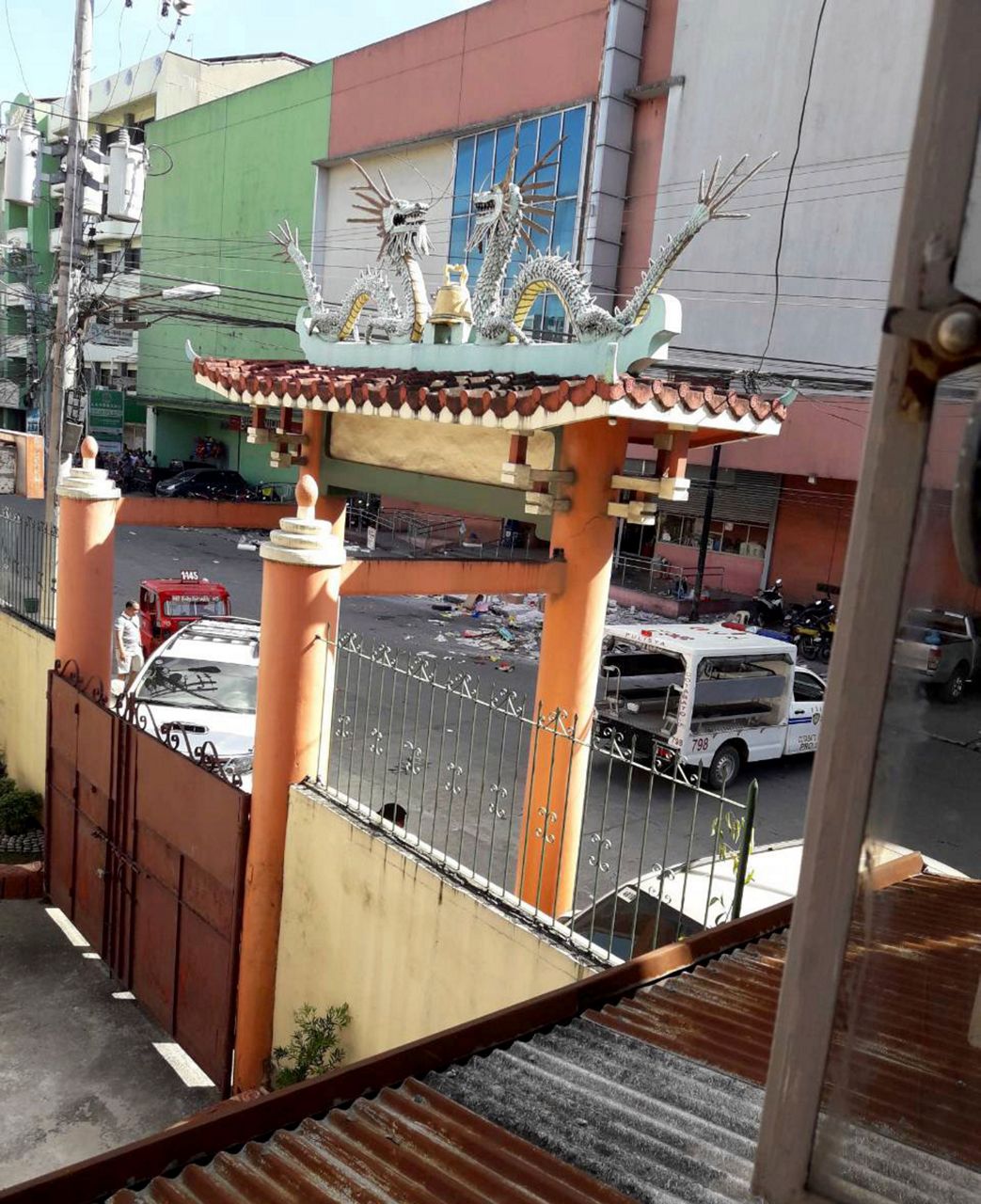 2 dead, 21 wounded in bomb blast at Philippine shopping mall