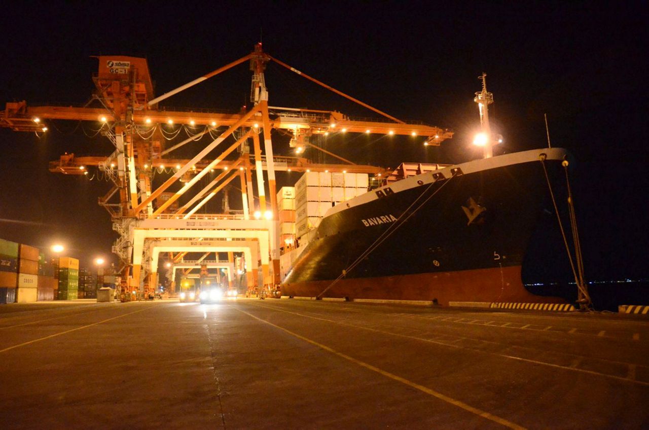 Cargo ship arrives in Philippines to return Canadian trash
