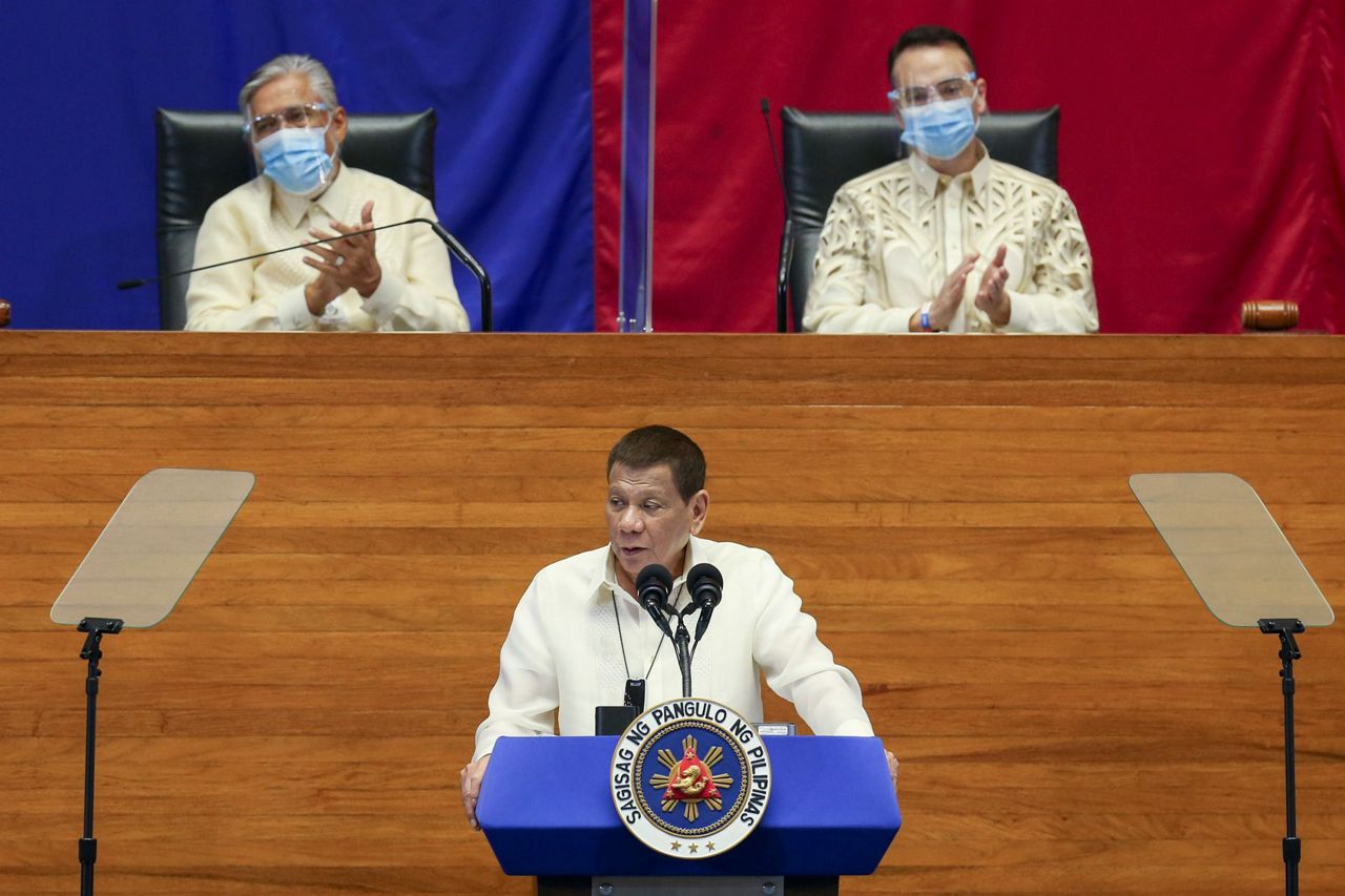 Hundreds rally in Manila ahead of Duterte's annual speech