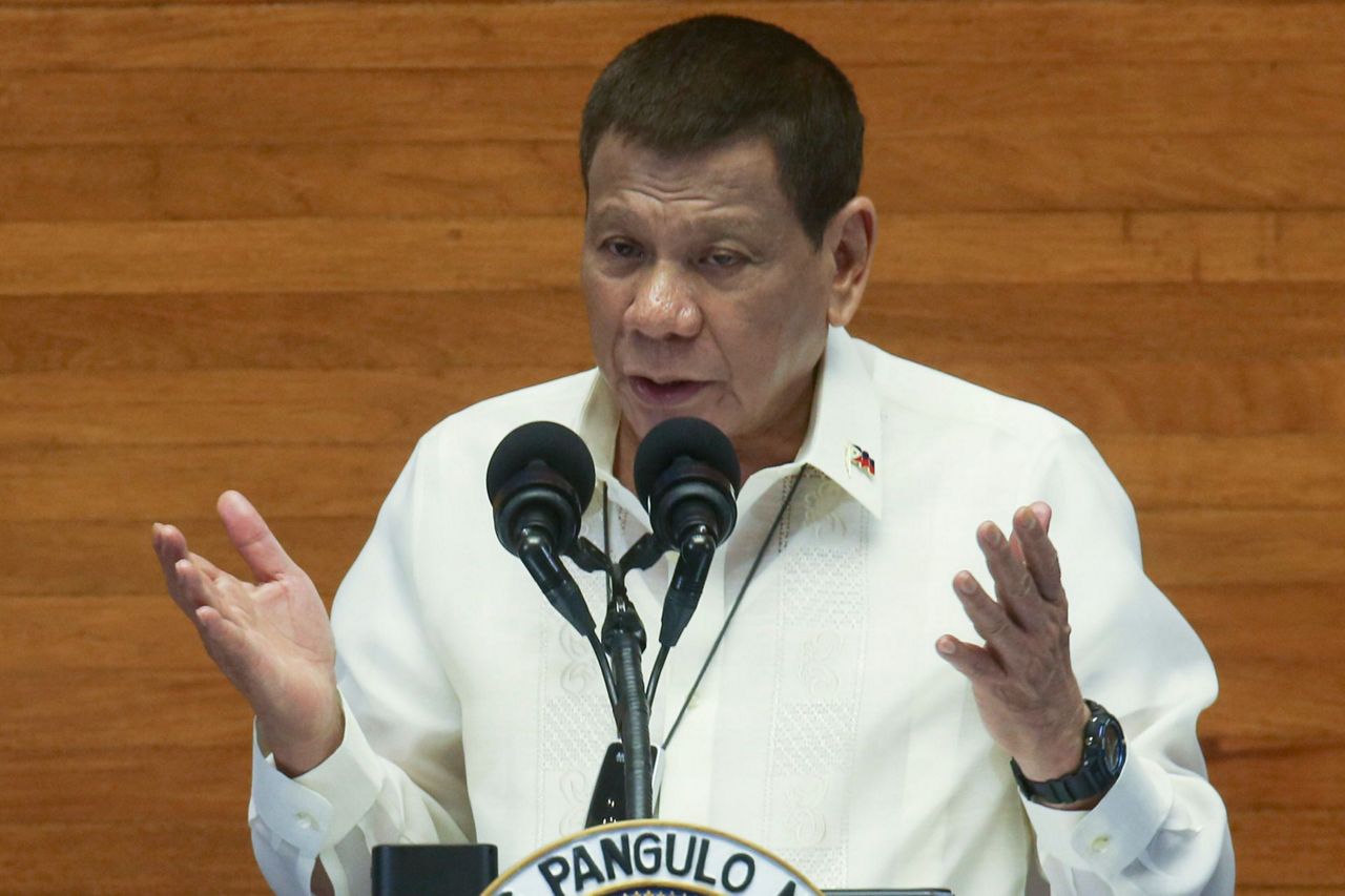 Hundreds rally in Manila ahead of Duterte's annual speech