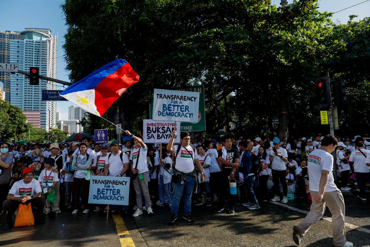 Tens of thousands rally in Manila over corruption scandal that ...