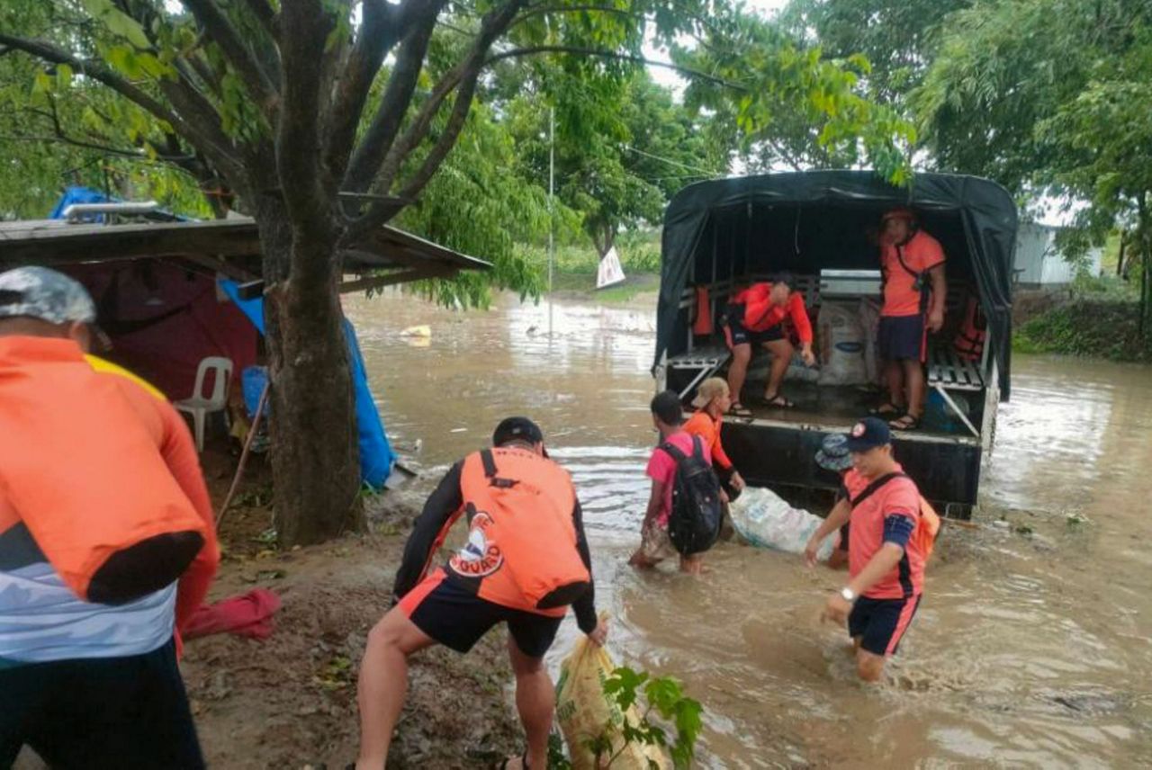 Storm forces school closures, evacuations in Philippines