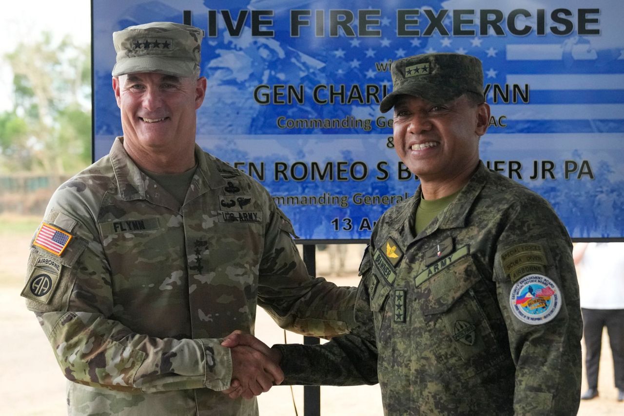 US displays firepower in combat drills with Philippines