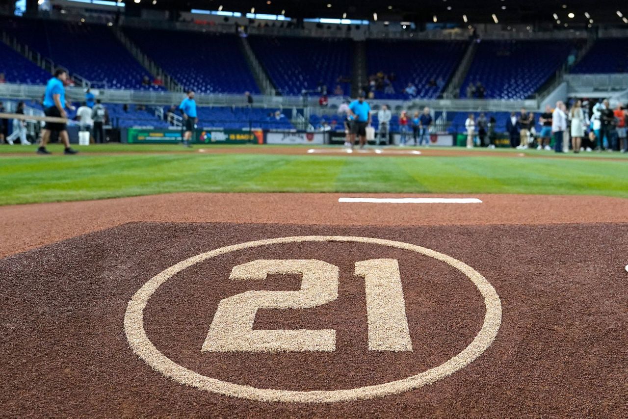 MLB celebrates Roberto Clemente Day, ceremony at Citi Field