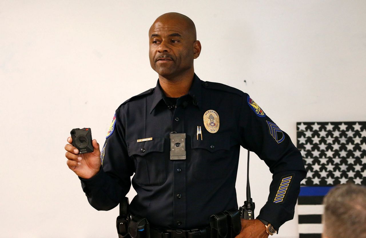 Phoenix among last big police forces to fully use body cams