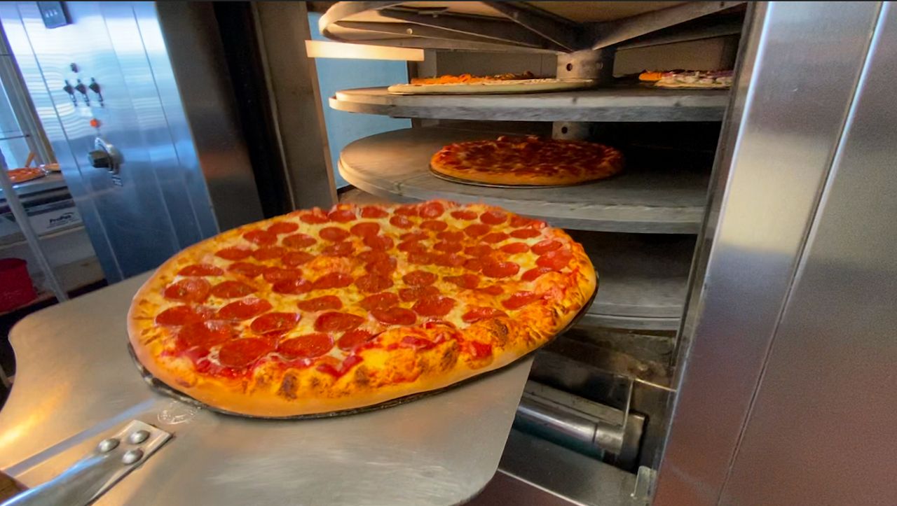 Wisconsin pizzeria keeping an eye on California tomatoes