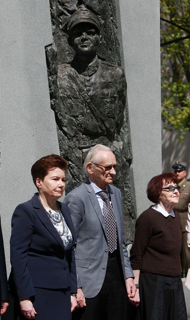 Auschwitz hero's son seeks millions for dad's 1948 execution
