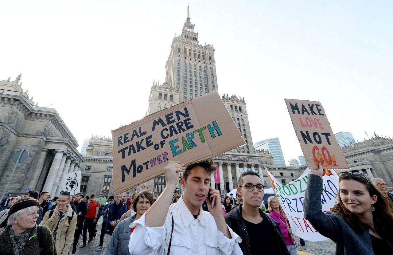 Thousands in New Zealand join 2nd wave of climate protests