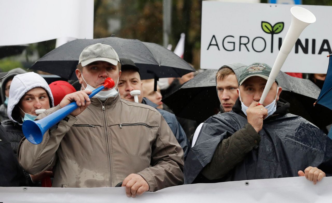 Polish farmers protest planned animal welfare law