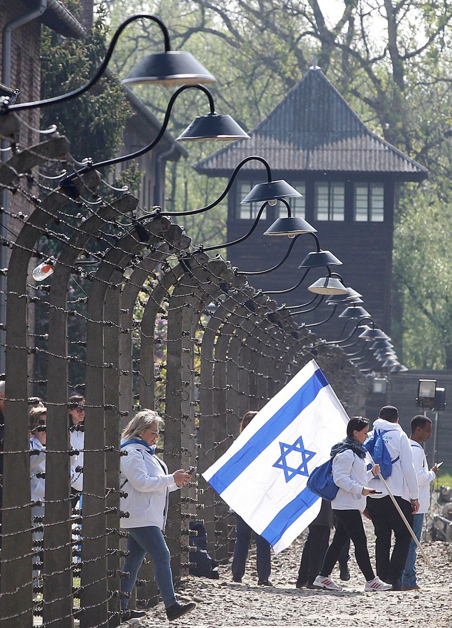 Thousands march in Poland to remember Holocaust victims