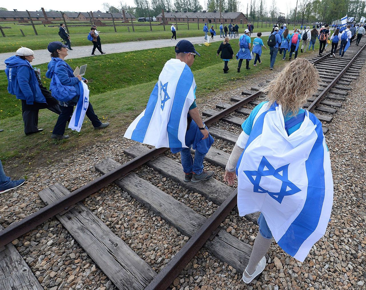 Thousands march in Poland to remember Holocaust victims