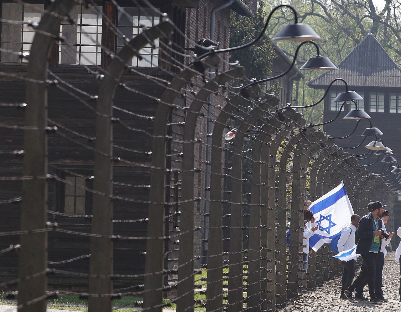 Thousands march in Poland to remember Holocaust victims