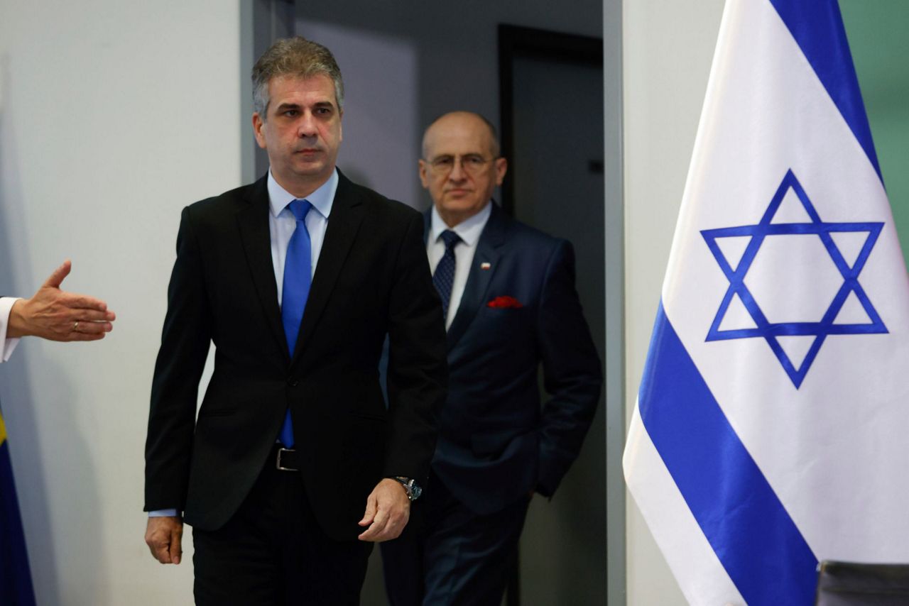 Israeli, Polish foreign ministers meet, seeking to mend ties