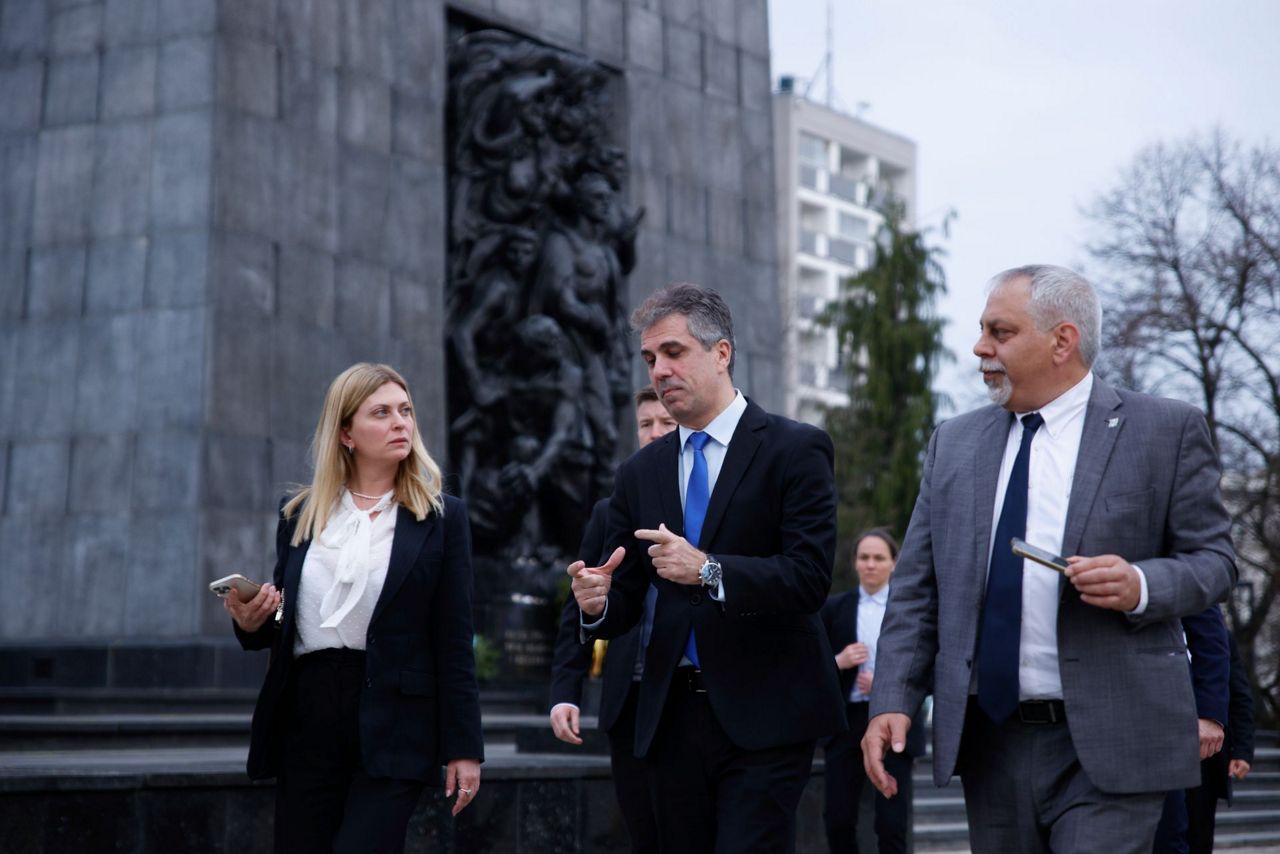 Israeli, Polish foreign ministers meet, seeking to mend ties