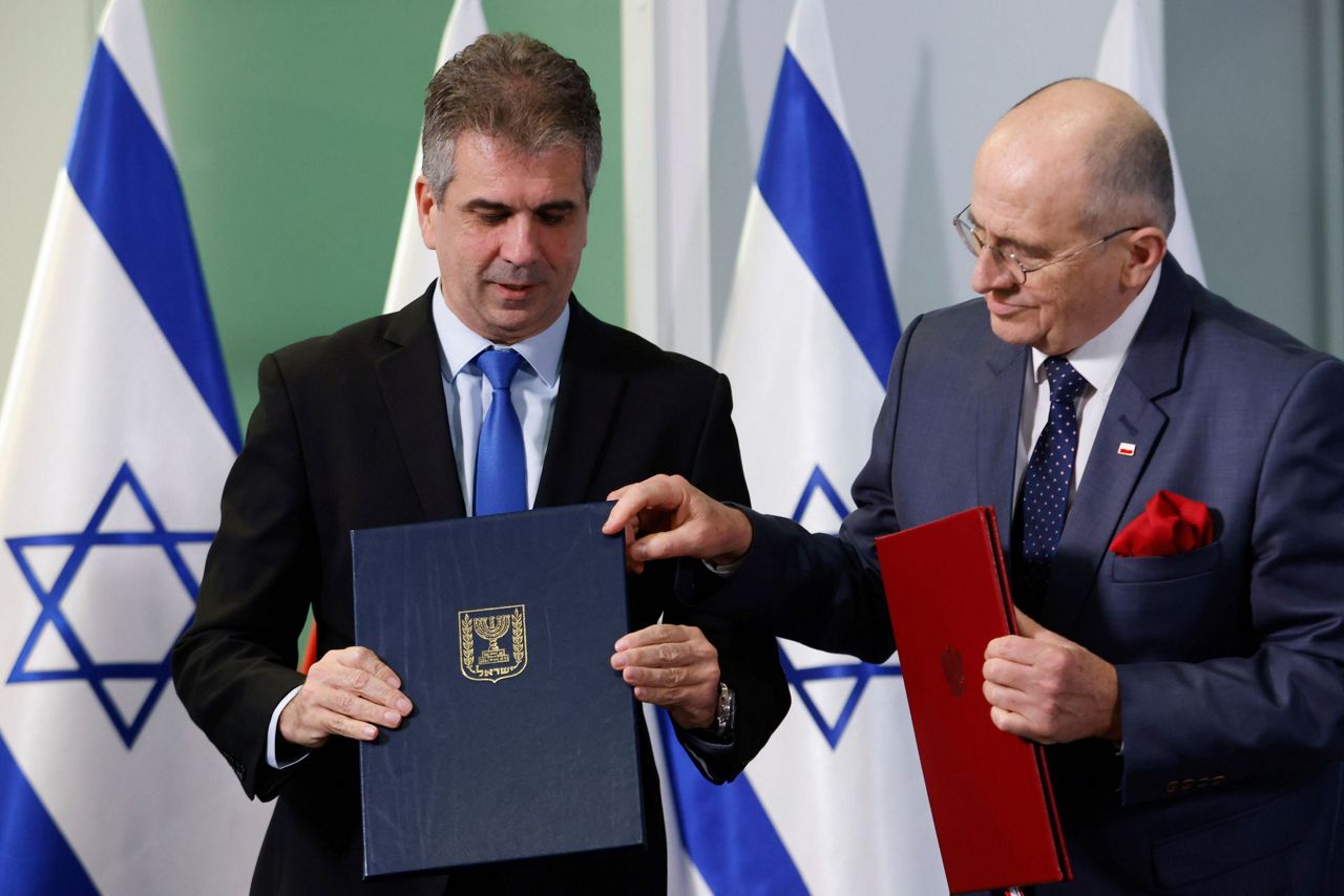 Israeli, Polish foreign ministers meet, seeking to mend ties
