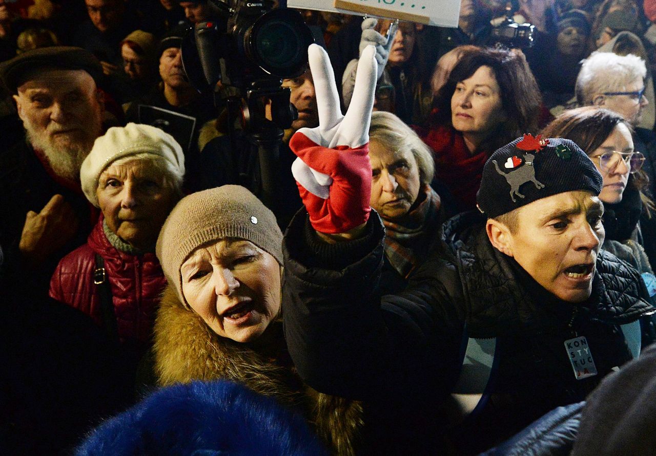 Polish protesters take to streets to back embattled judges