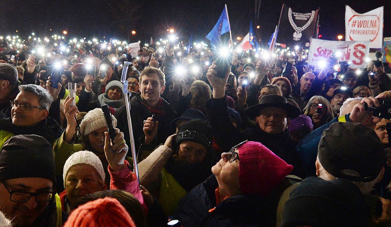 Polish protesters take to streets to back embattled judges