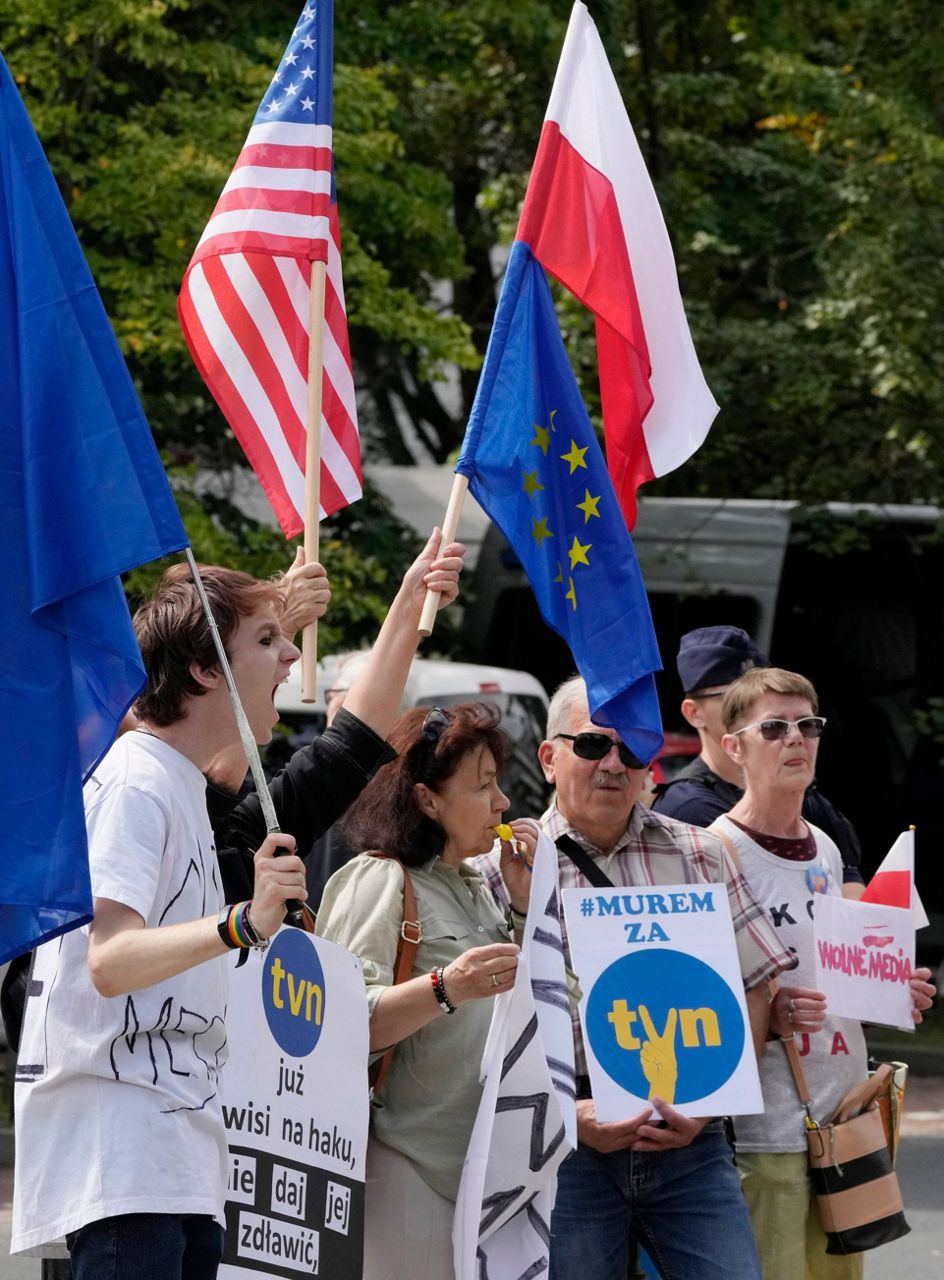 Polish ruling party loses majority amid rift over media bill