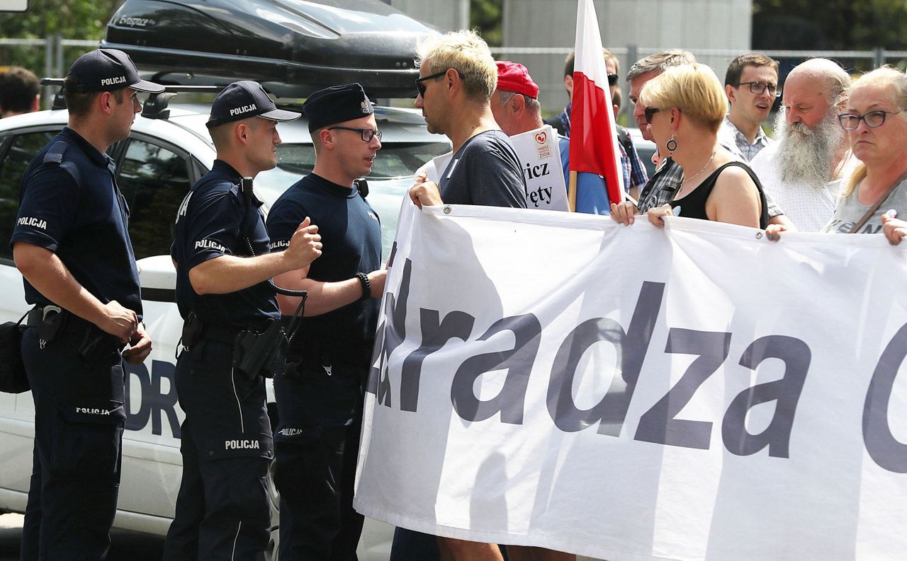 Poland's president moves toward constitution changes vote