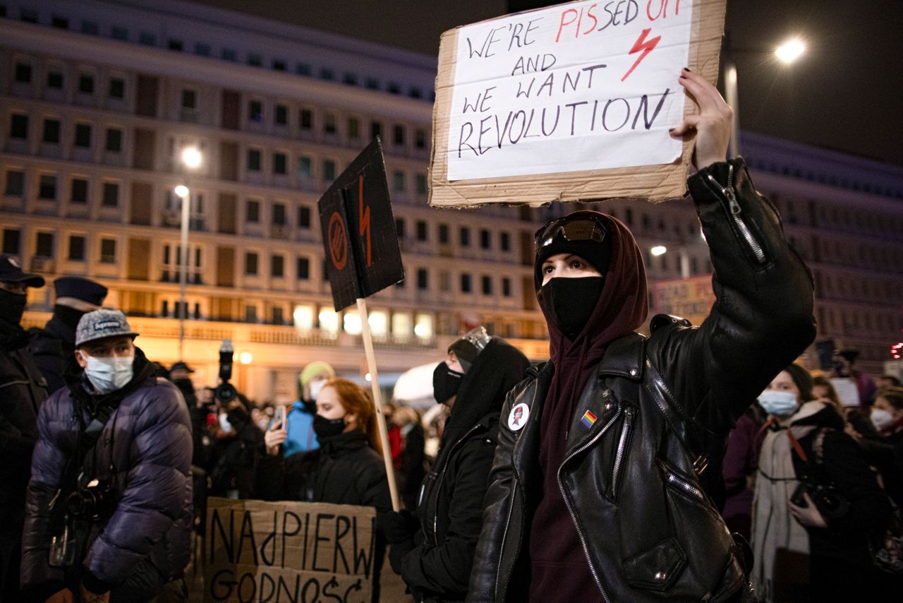 Warsaw mayor slams police for turning tear gas on protesters