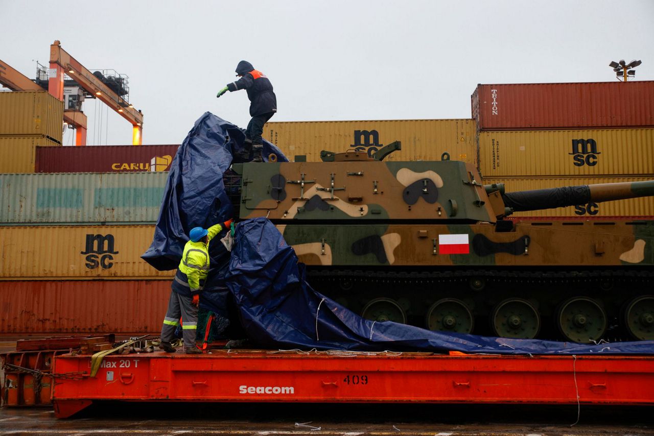 First delivery of S. Korean heavy weapons comes to Poland
