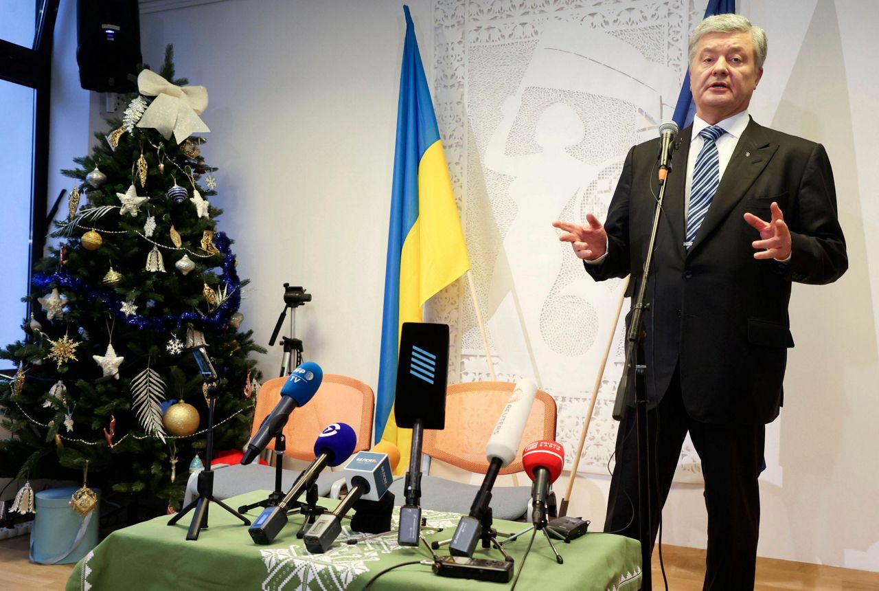 Ex-leader Poroshenko to go to Ukraine to face charges