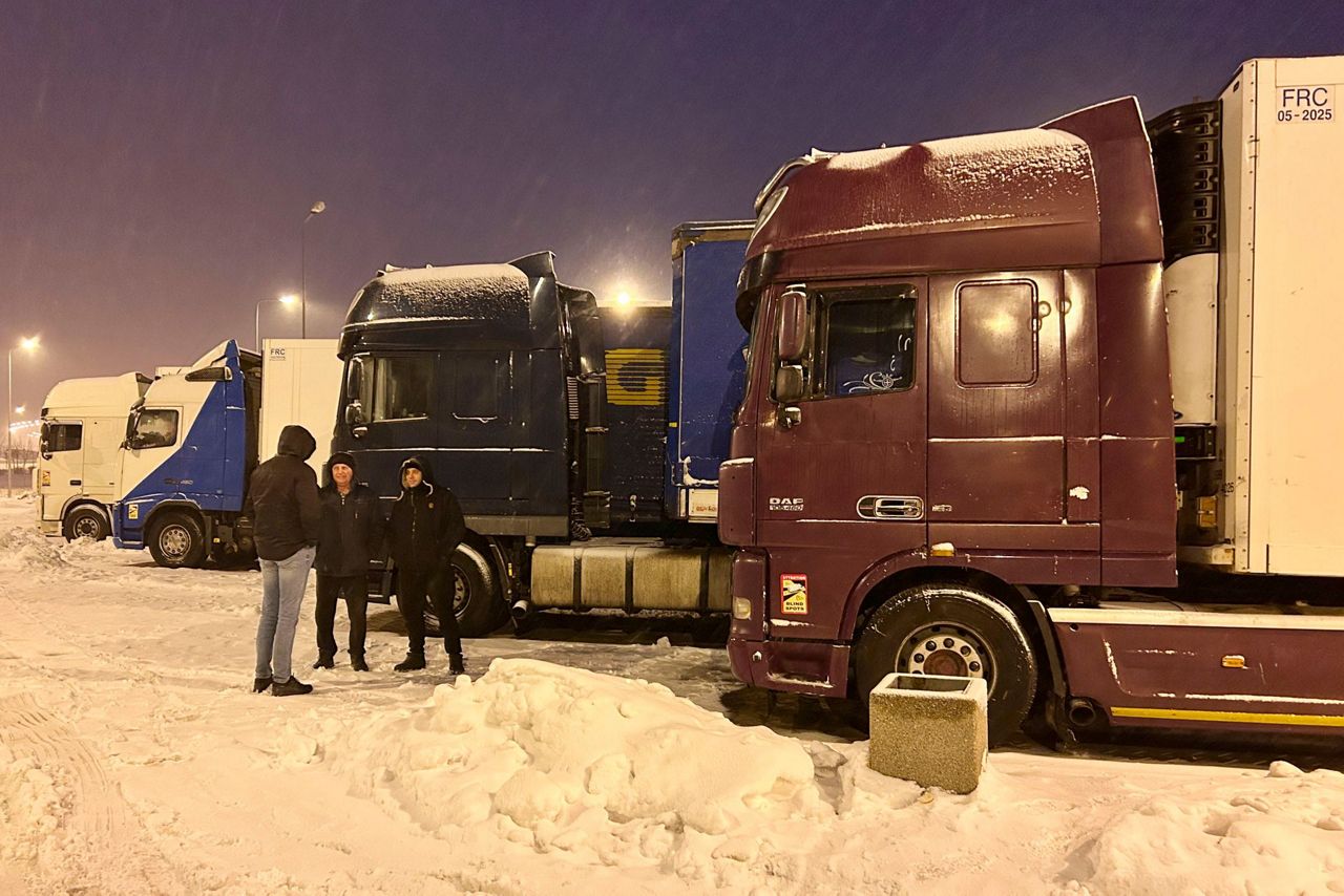 Polish truck drivers are blocking the border with Ukraine. It's hurting ...