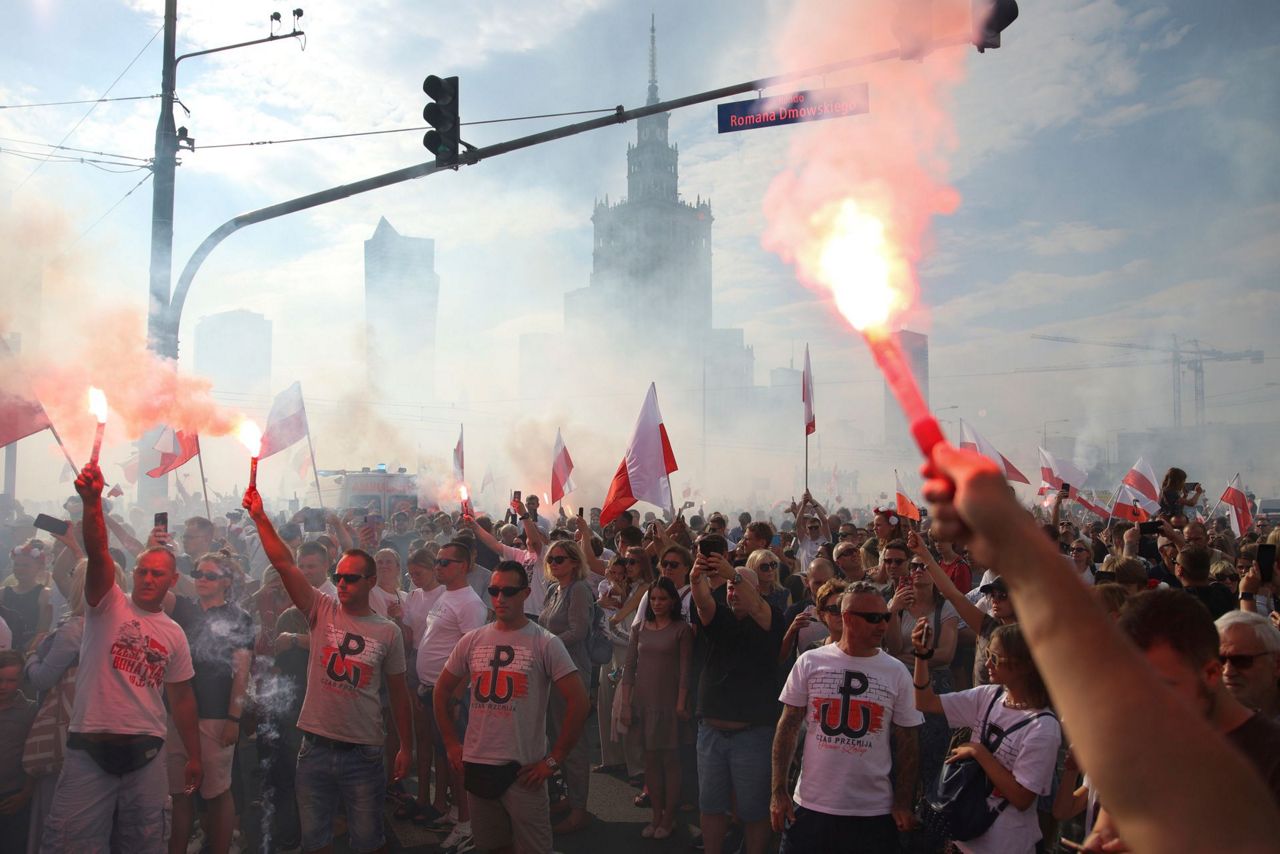 Poles mark 1944 uprising against Nazis; compare to Ukraine