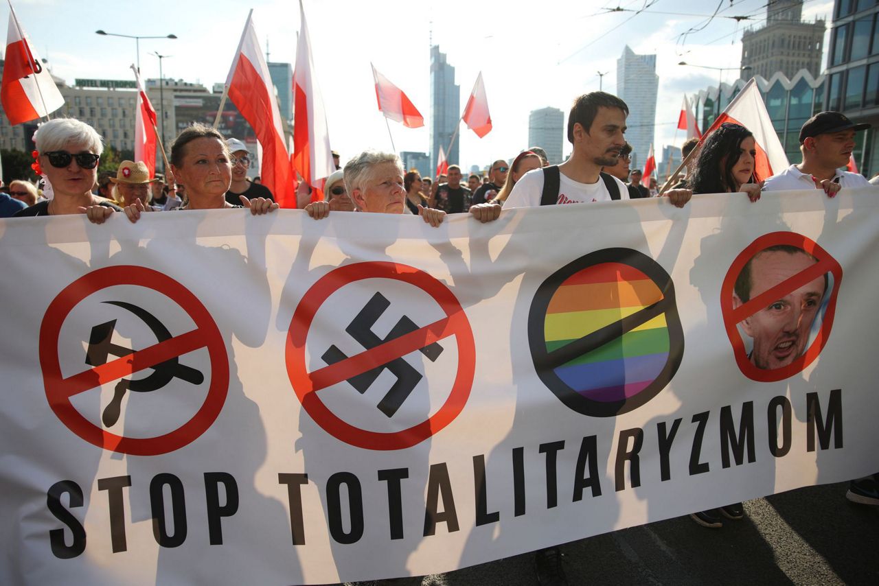 Poles mark 1944 uprising against Nazis; compare to Ukraine