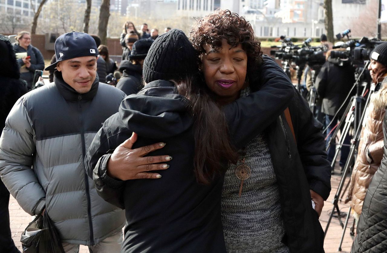 NYPD officer faces May trial in Eric Garner chokehold death